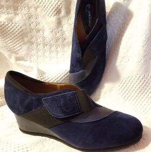 Earthies | Shoes | Earthies Bondy Wedge 1 B Navy Blue Suede Low Heel ...